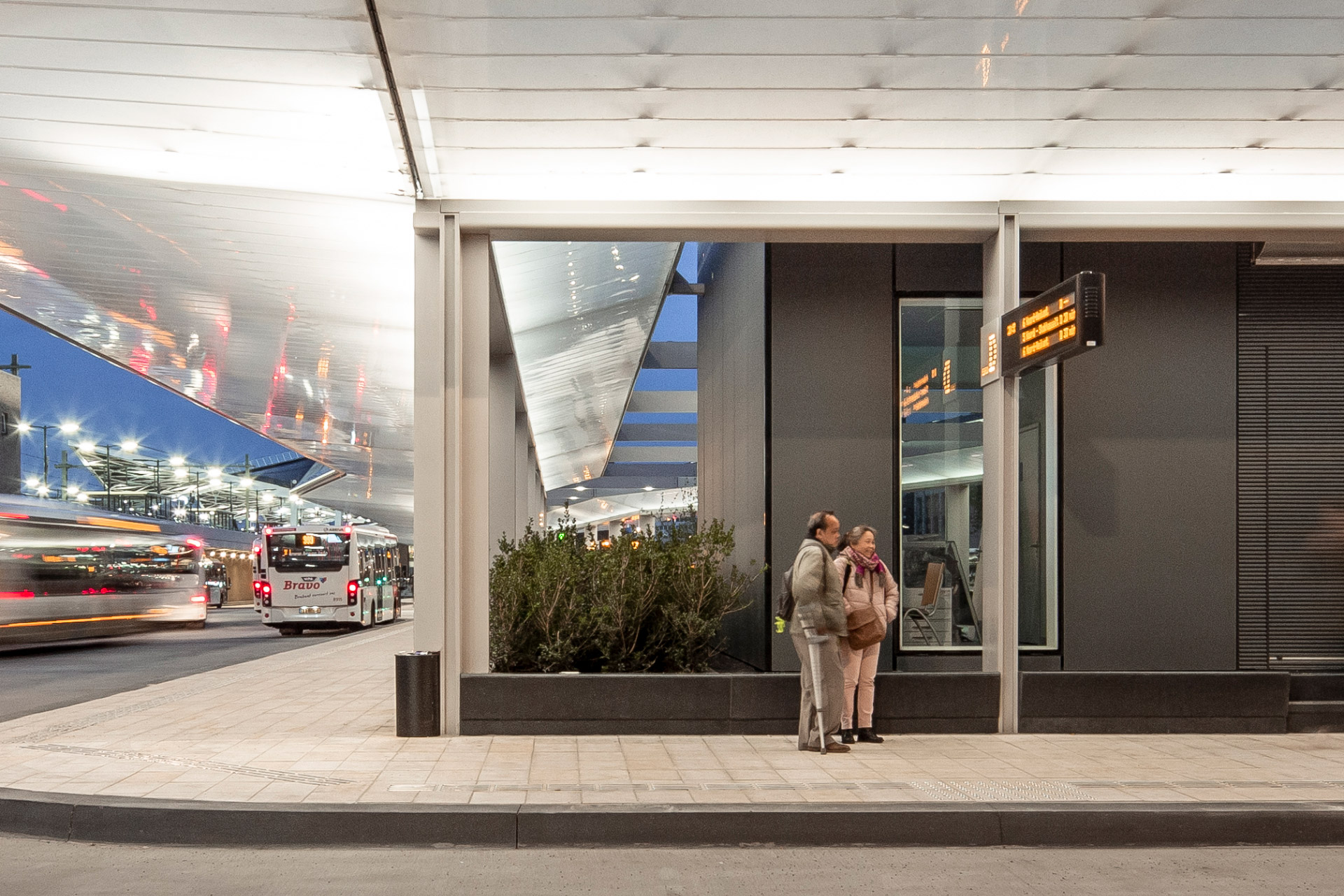 Busstation Tilburg wijst reizigers de weg | Q-lite