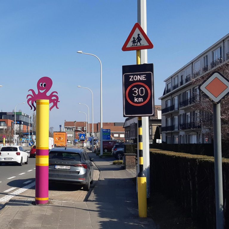 Zone 30 LED traffic signs around schools | Q-lite