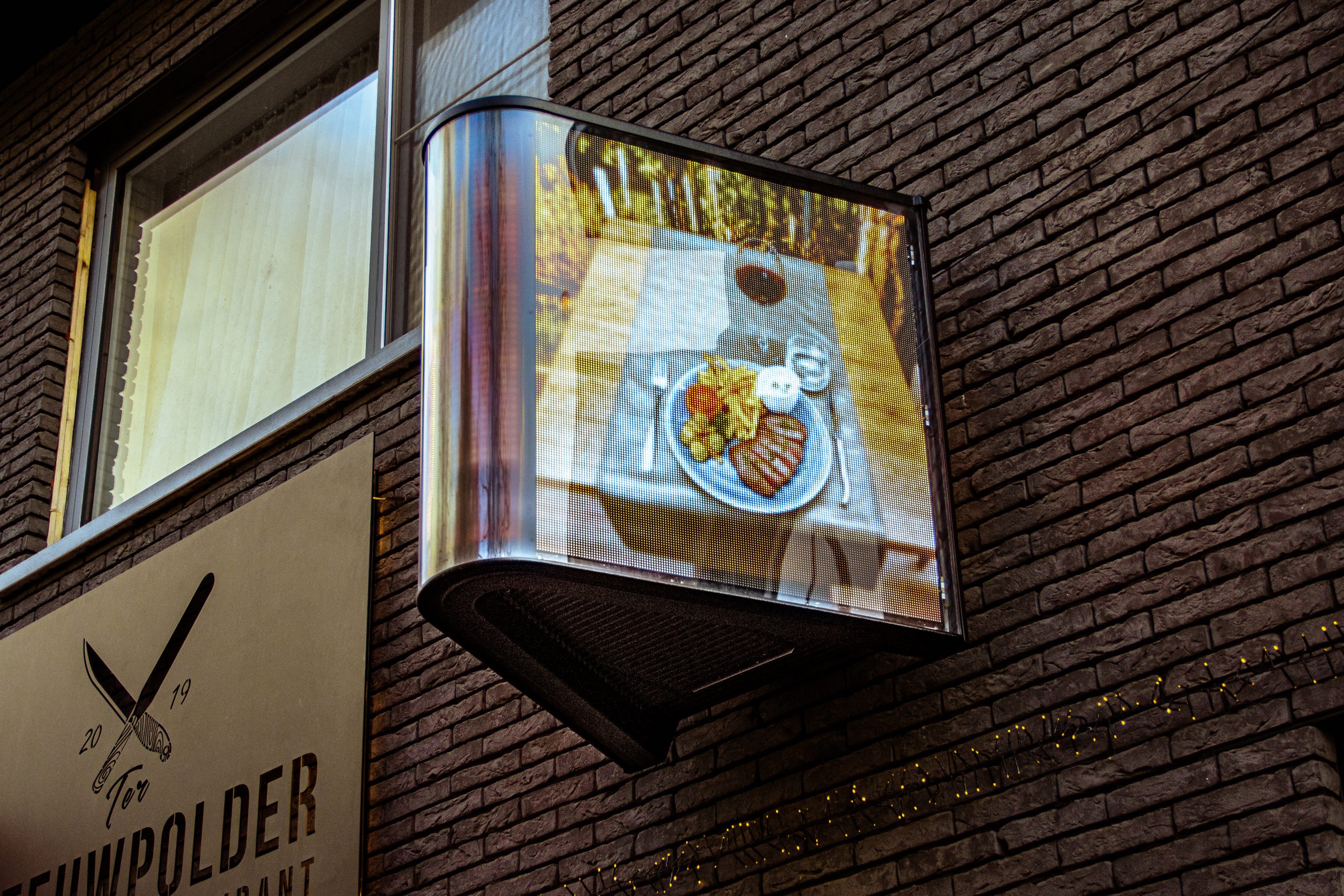 Restaurant communicates with Q-lite V | Q-lite