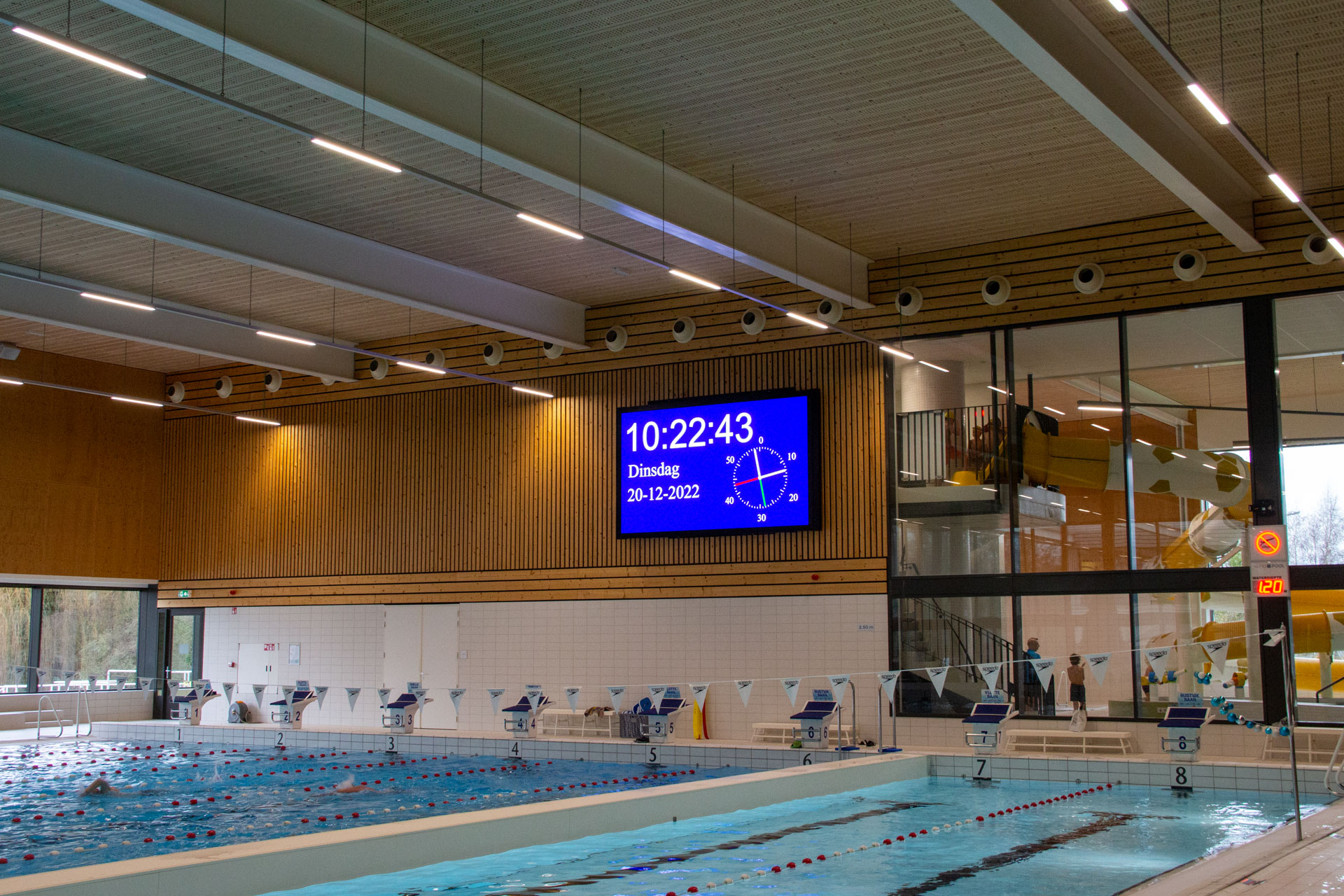 Zwembad Mol: een scherm dat tegen een spatje kan | Q-lite