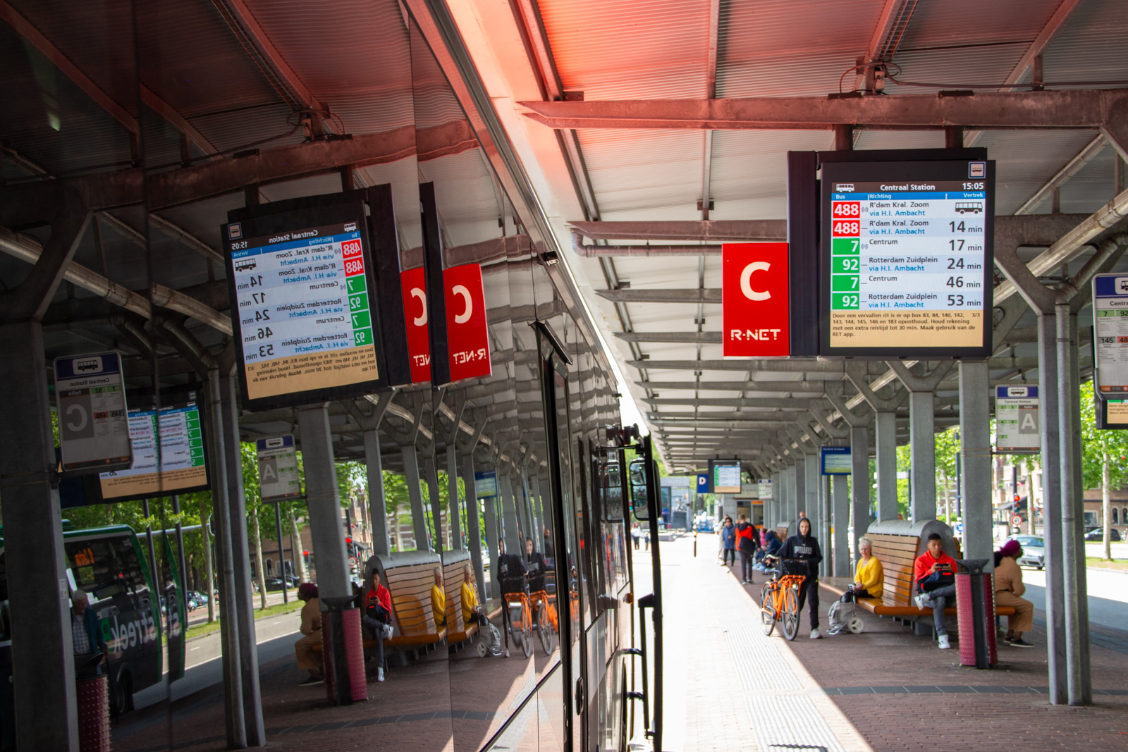 Nederlandse reiziger geeft DRIS-displays PZH hoge score | Q-lite