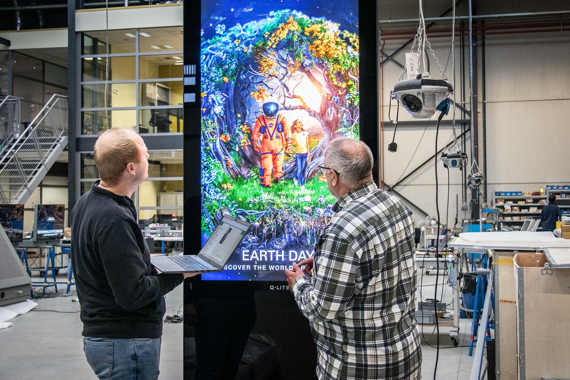 Project management for digital displays | Q-lite